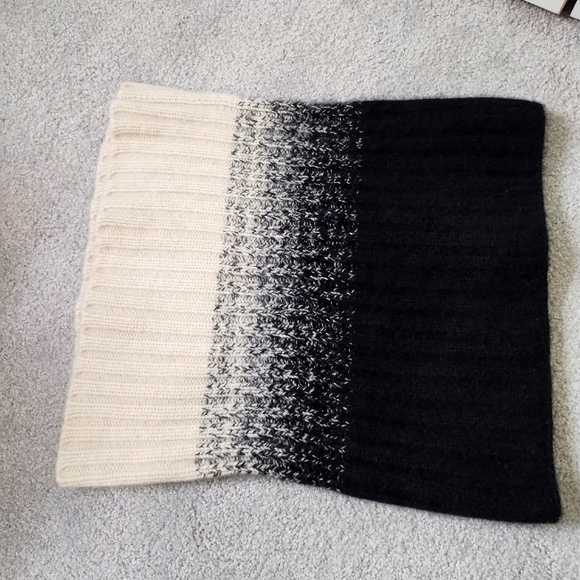 Theory | Accessories | Theory Snood Scarf | Poshmark